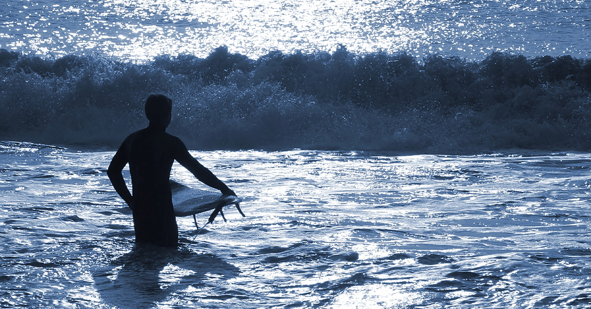 5 Tips To Keep You Safe While Surfing At Night
