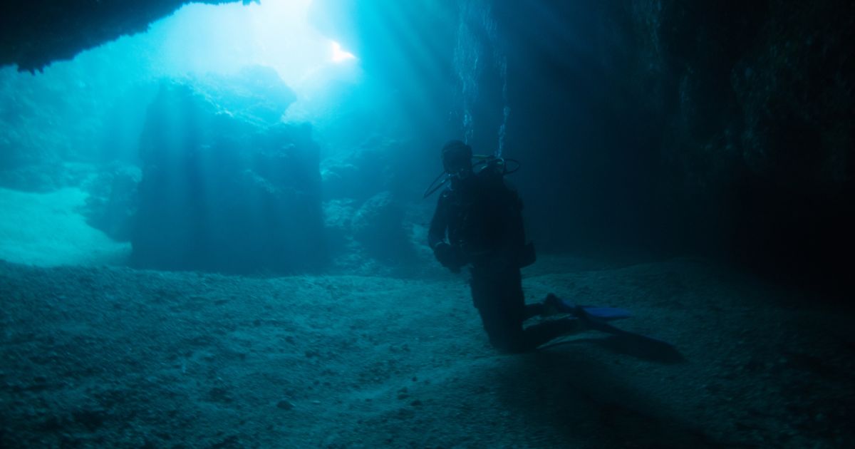 Why Is Cave Diving Dangerous? Exploring The Hazards Beneath The Surface